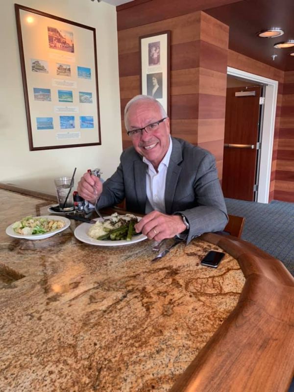 Phil Perdue- The Piano Man at The Captain’s Table - OceanCity.com