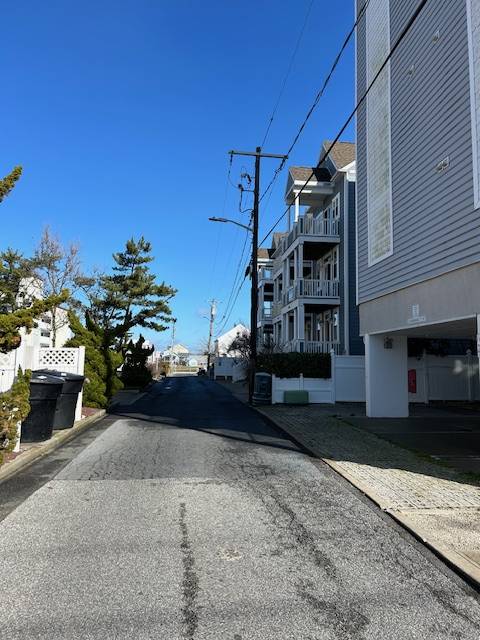 Exploring the Alleys of Downtown Ocean City - OceanCity.com