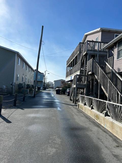 Exploring the Alleys of Downtown Ocean City - OceanCity.com