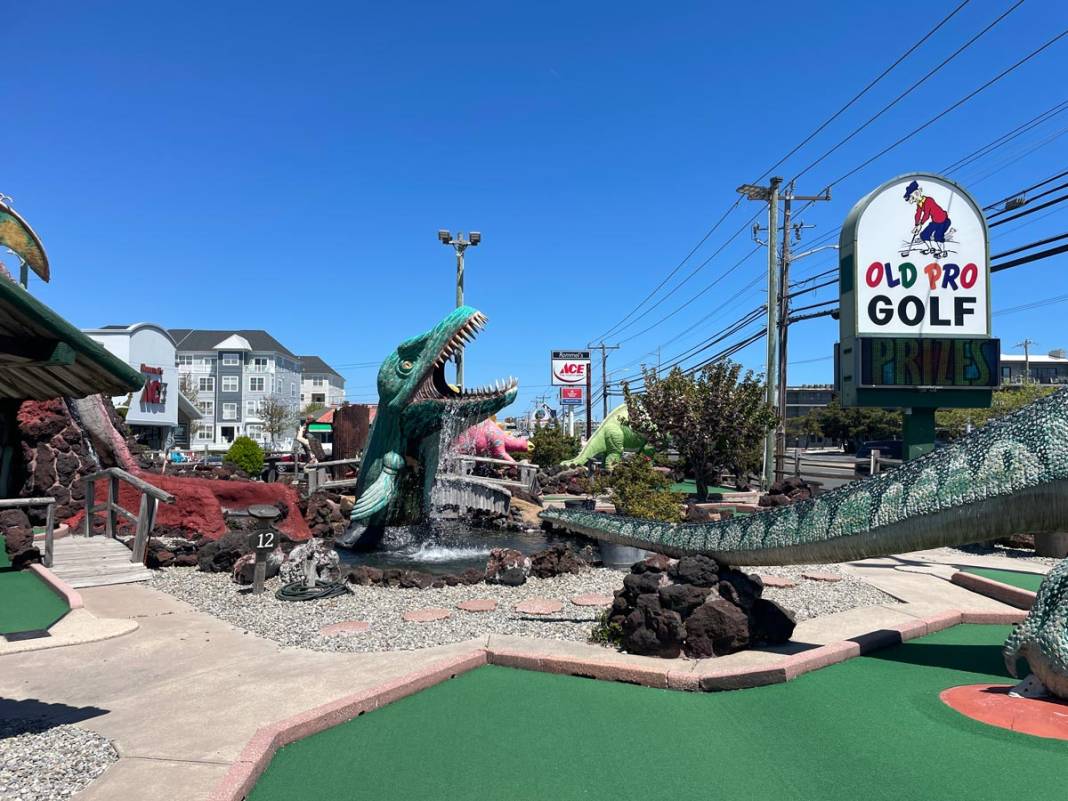 Old Pro Golf - Indoor Course Undersea Adventure/Outdoor Course ...