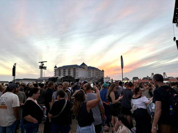 Luke Combs, Carrie Underwood, Luke Bryan, and Brooks & Dunn to Headline ...