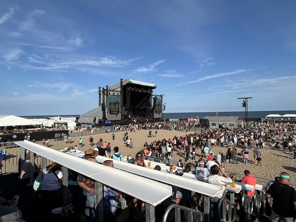 Luke Combs, Carrie Underwood, Luke Bryan, and Brooks & Dunn to Headline ...
